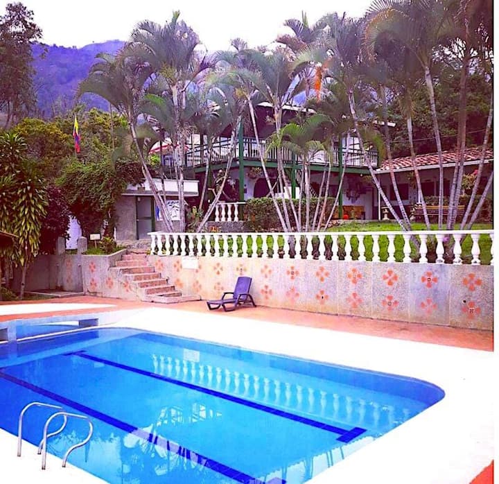 Finca Encantadora: Naturaleza Y Piscina - San Jerónimo