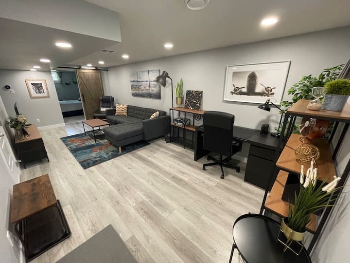 Cozy Quiet Central Yeg Suite - Alberta