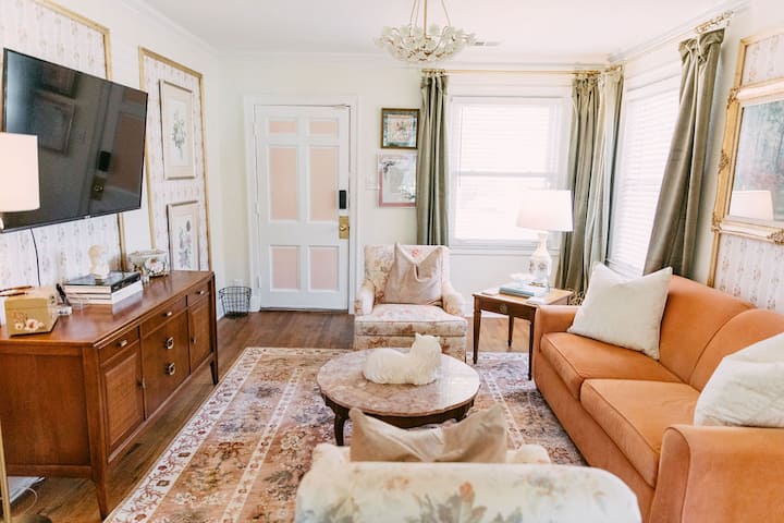 Bridgerton Bungalow | Pettigrew Adventures Midtown - Memphis, TN