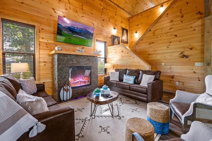 Private Infinity Pool + Fire Pit + Dog Friendly - Douglas Lake, TN
