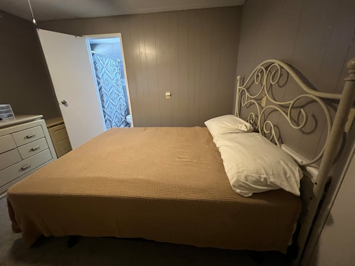 1 Bedroom Private Bath - Groveland, FL