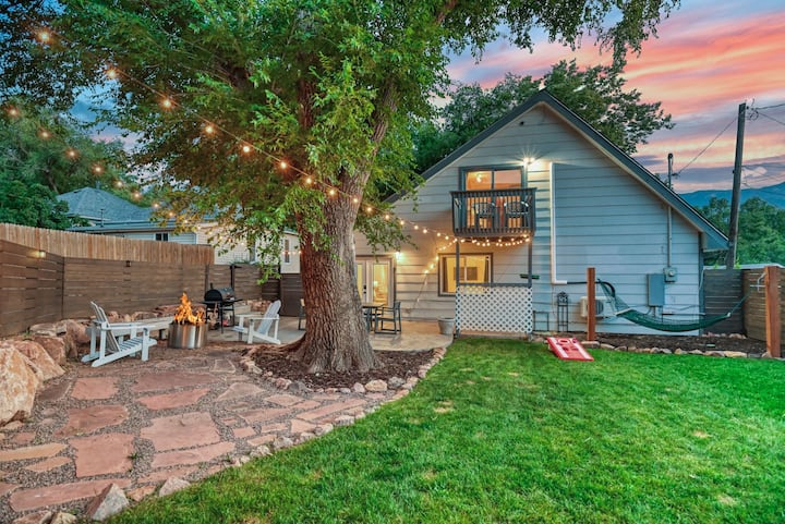 Mtn View I Walk Downtown | 3 King | Ac | Fireplace - Manitou Springs, CO