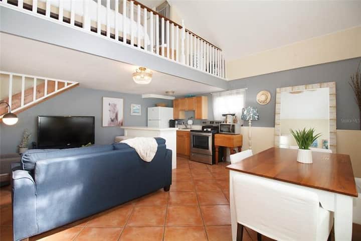Serenity Loft Downtown - Dunedin, FL