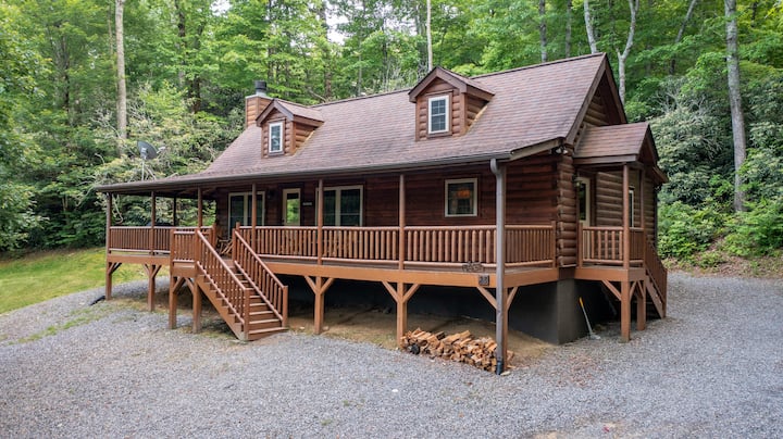 "Meadow" Cozy With Hot Tub & Pond View - Near Town - Black Mountain, NC