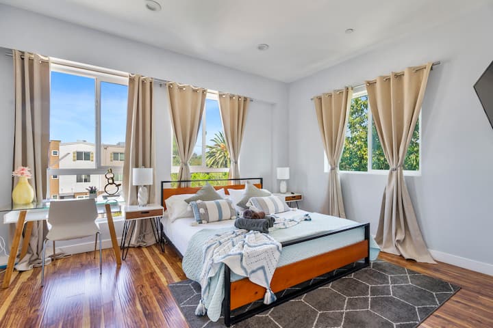 Sunny La Family Getaway | 4br | Balcony | Parking - Los Ángeles, CA