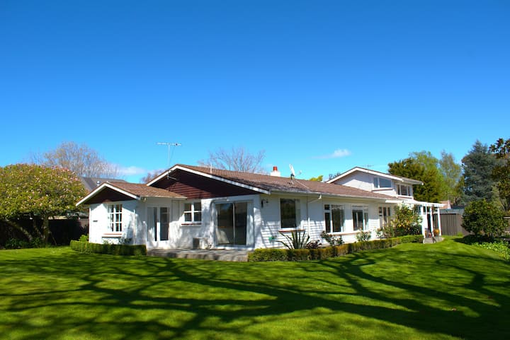 Quiet And Relaxing Home For Your Holiday - Renwick