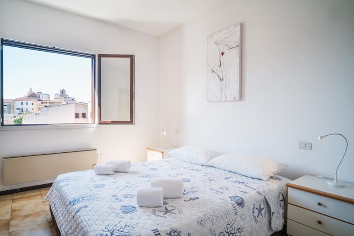 One Bedroom Flat In The City Center - Great Views! - Golfo Aranci