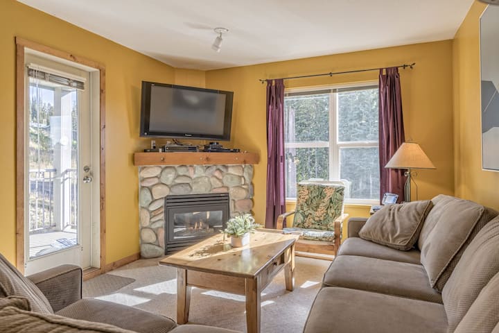 Coveted Top Floor Corner Slopeside Creekside Condo - Armstrong