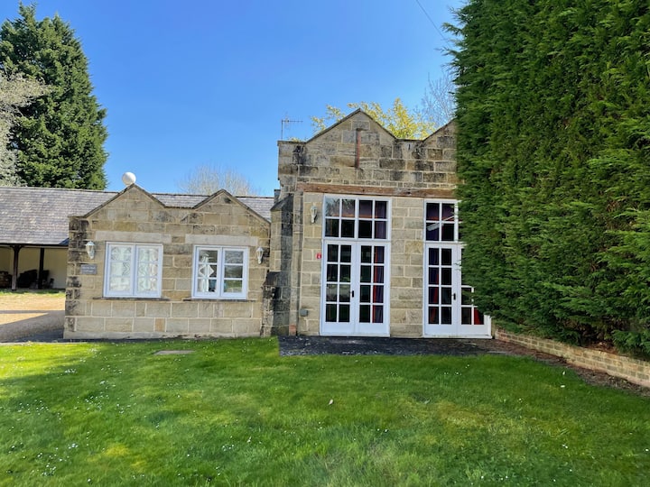 Worth Hall Cottage - Crawley