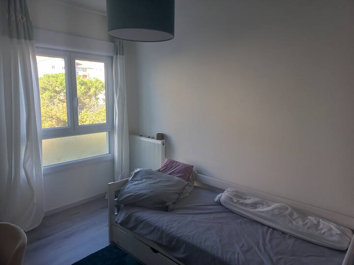 Pour Femme Chambre Privee
Bien Lire L'annonce ! - Aix-en-Provence