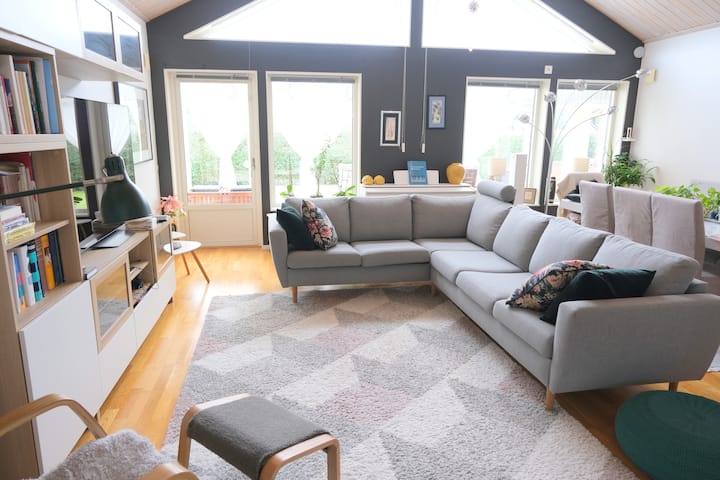 Ett Rum Med Eget Badrum I En Lyxig Villa Med Pool - Laholm