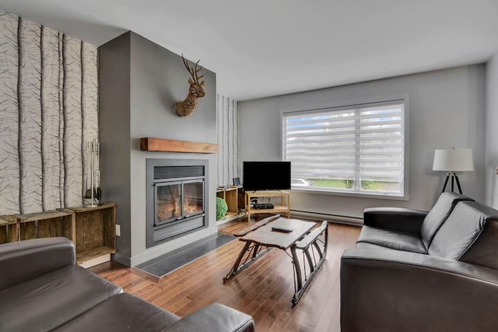 Chaleureux Condo De Ski/golf Avec Foyer - Beaupré