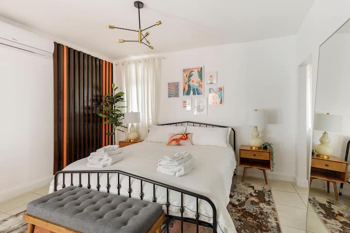 Mid-modern Studio Off Calle Ocho! - Miami