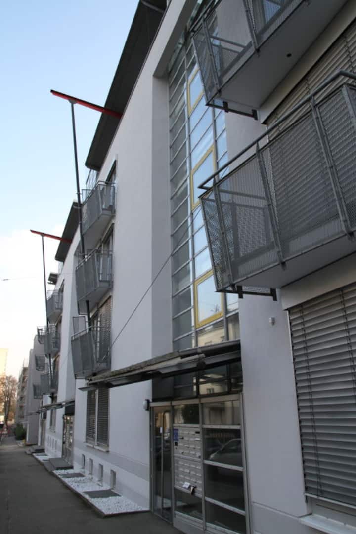 Spacious Studio With Patio - Stuttgart