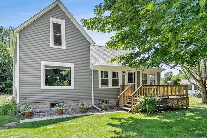 2-bedroom House Close To Lake Michigan! - Lake Michigan Beach, MI