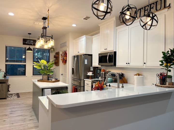 Cozy • Hot Tub • Pet Friendly • Trampoline - New Braunfels, TX