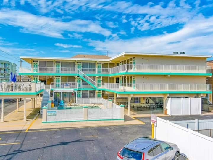 1 Bedroom 2 Bath 1st Floor Unit W/pool By Boards. - Wildwood, NJ