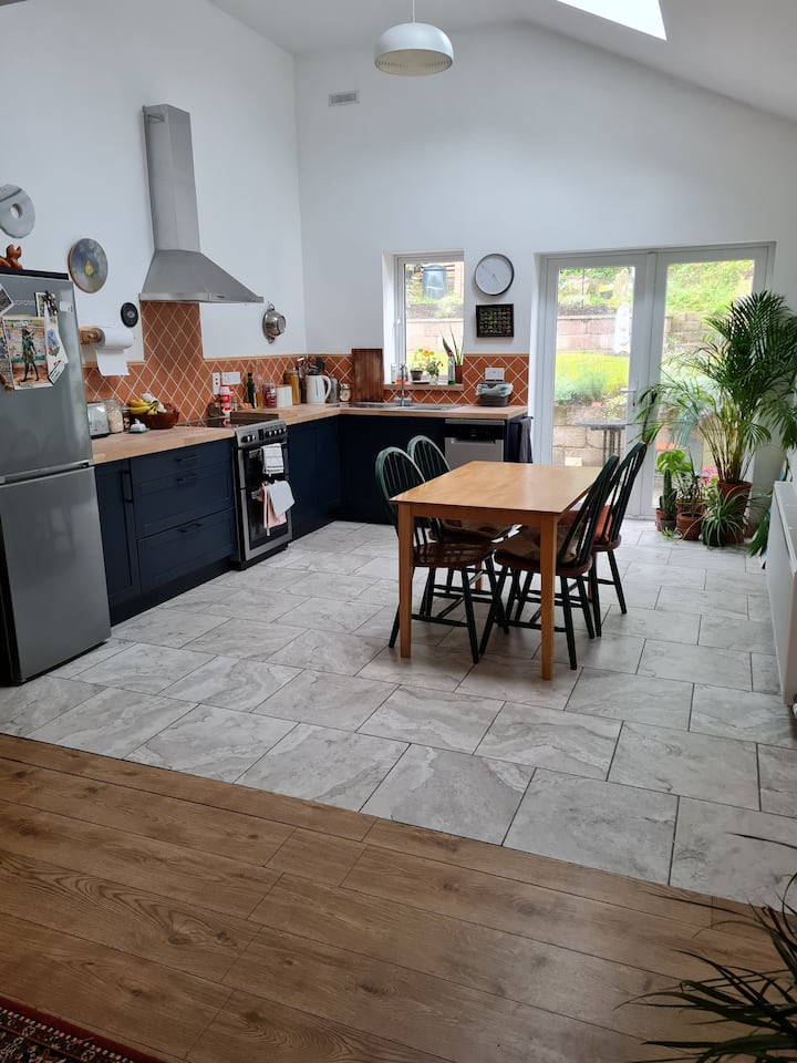 Bright Double Bedroom In Period Home - Cork