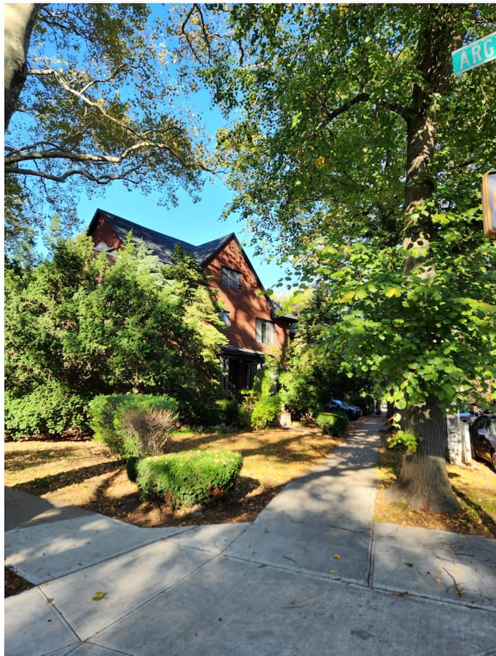 Ditmas Park /Brklyn's Best Kept Secret /Ev Charger - Nueva York