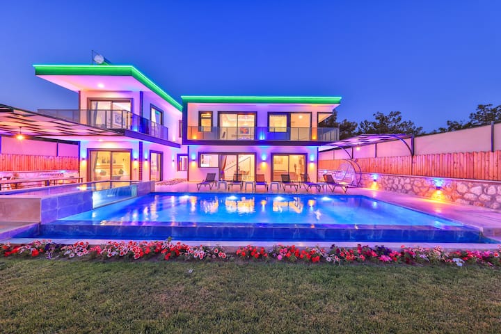 Villa ŞIfagül  Geniş Bahçeli, Havuzlu, Lüks Villa - Türkei