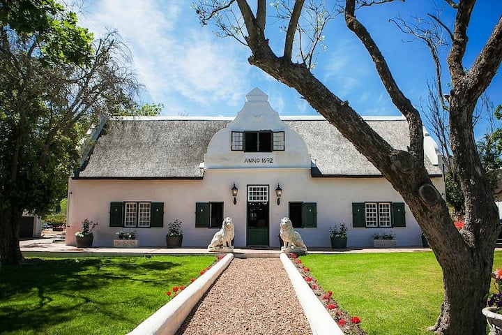 Cape Dutch Farm House With Pool - Paarl