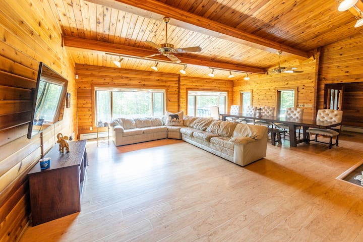 Expansive Family-friendly House + Hot Tub! - Margaretville, NY