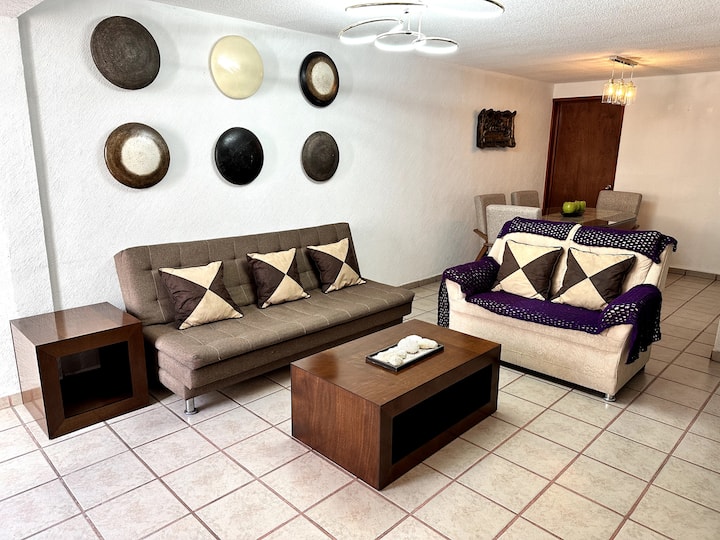 Amplia Casa Para Grupos, Cerca De Poliforum - León, México