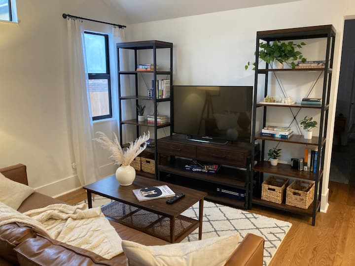 Spacious Apartment Steps Away From Cheesman Park - Denver, CO