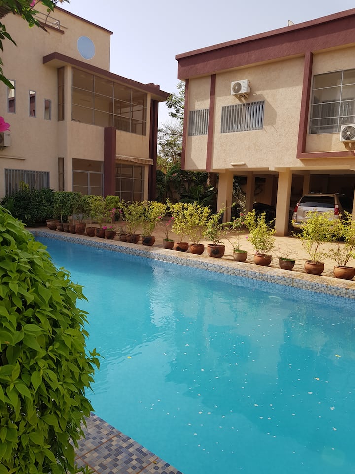 Agréable Chambre D'hôtes Avec  Piscine - Niamey