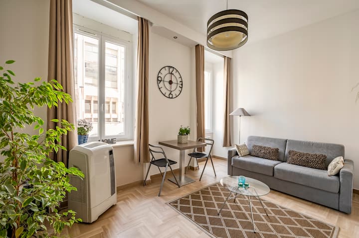 Lovely Apartment In The City Centre - Nice