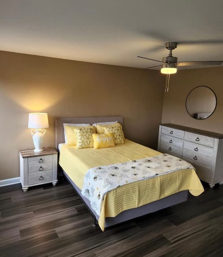 Lovely Condo Room For Rent With Private Bath. - Bethesda, MD