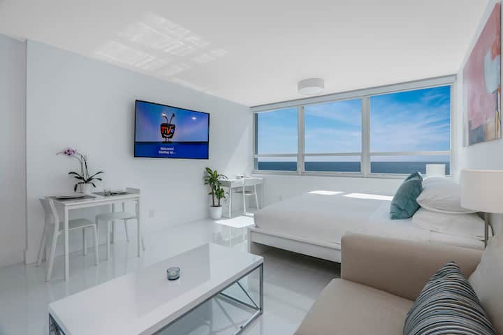 Beachfront14th Floor Condo 180 Degree Ocean View - Miami Beach, FL