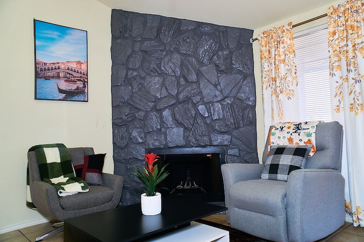 Cozy And Relaxing Home In Downtown Frisco - Frisco, TX