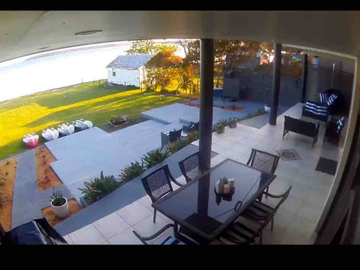 St George’s Absolute Waterfront/heated Pool - South Coast