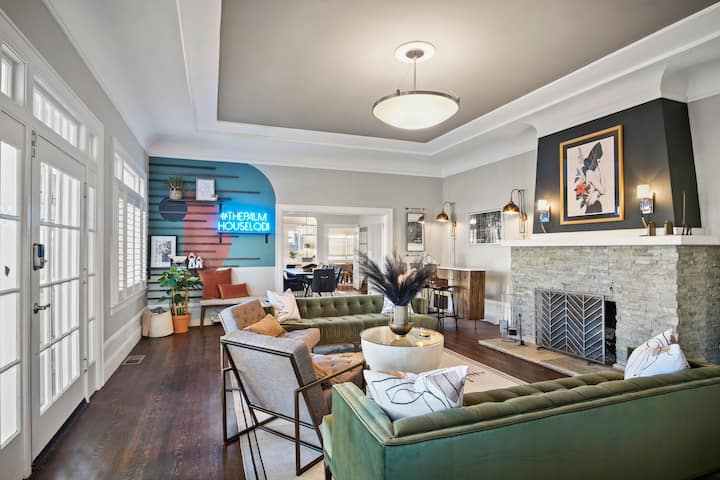 The Palm House Lodi | Sleeps 10 - Lodi, CA