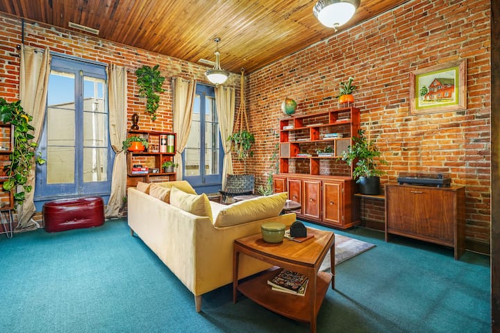 Historic Loft Above Mcmenamins - Modern Ammenities - Salem, OR