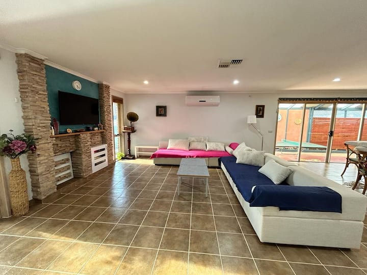Full Hse Hot&cold Aircon/3.5baths/huge Living Area - Mitcham