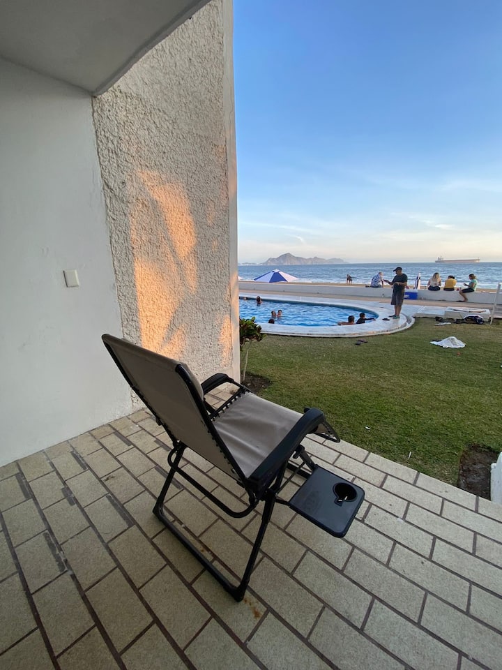 Lugar Encantador En Planta Baja A Pie De Playa. - Manzanillo