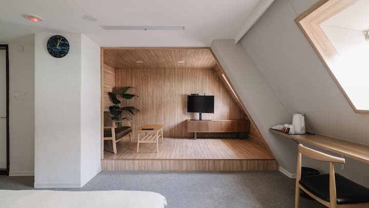 시먼역 도보 2분 - 24시간 리셉션- 디럭스 퀴드러플룸（4-5인실) - 三重區