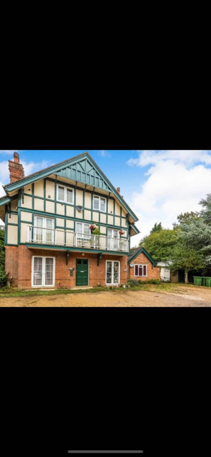 Lovely And Secure Little One Bed Flat With Parking - Basingstoke