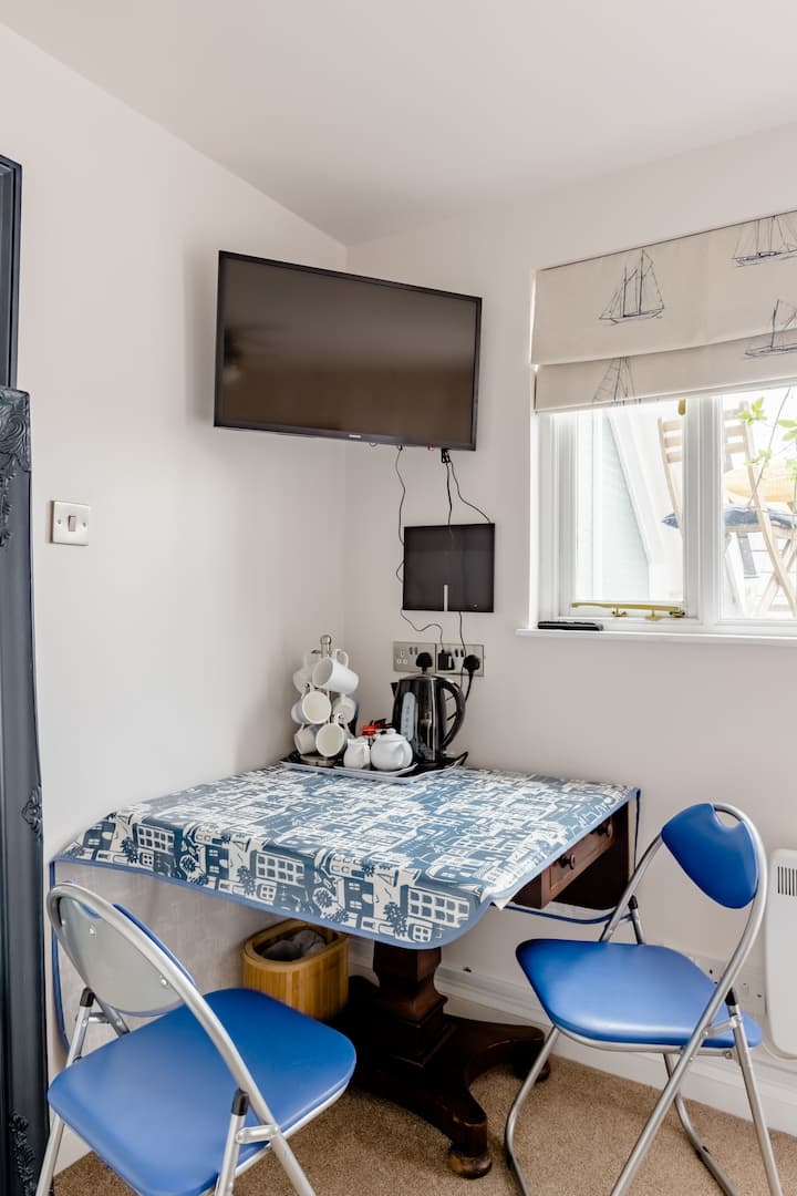 Self Contained Room With Amazing View From Deck - Dartmouth