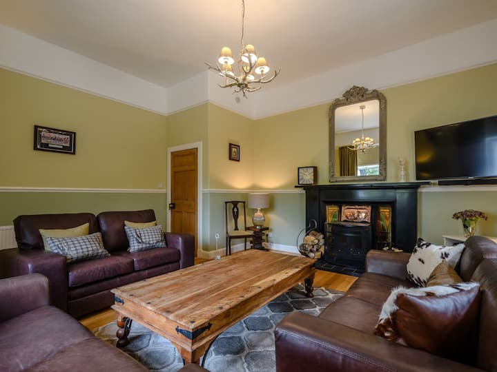 Characterful, Spacious Luxury Cottage - Loch Views - Aberfoyle