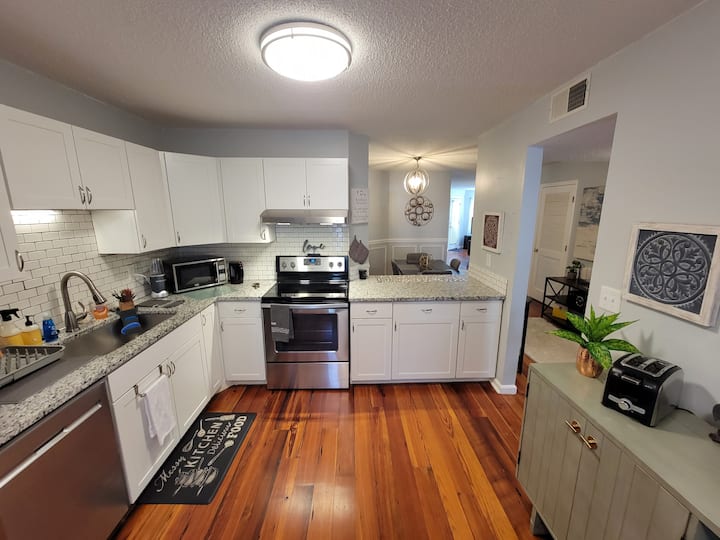 Elegantly Designed Condo - Columbia, SC