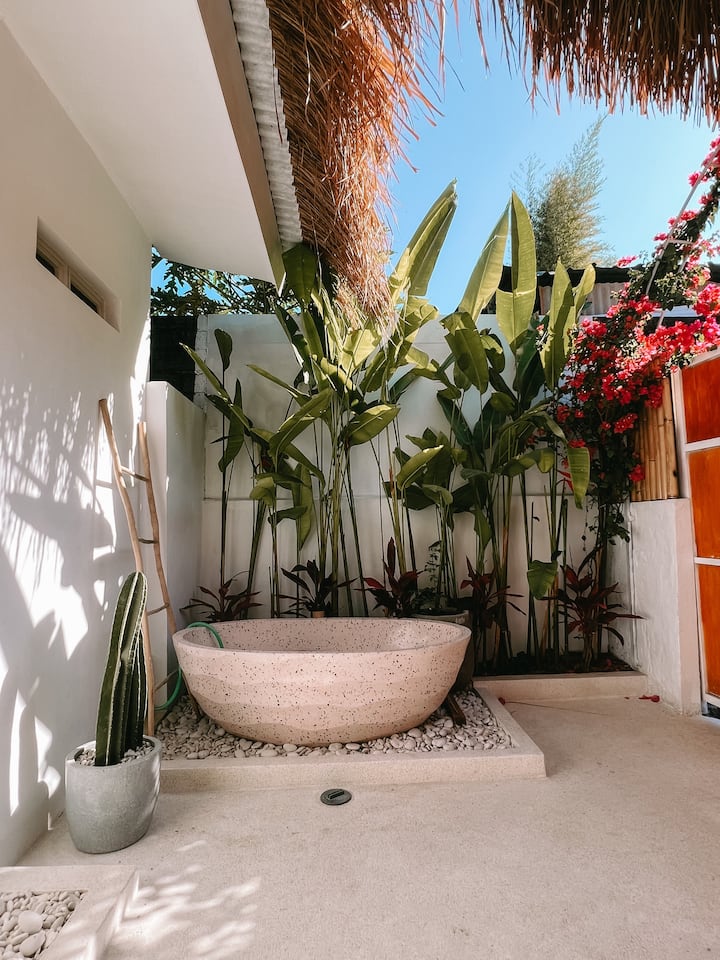 1 Br Private Surfhouse W Outdoor Bathtub - Canggu - Australia