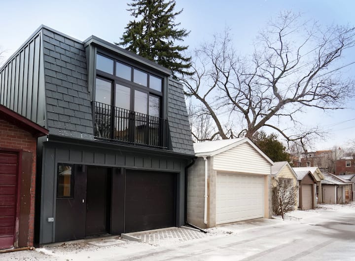 Bright & Airy Riverdale Laneway House - Toronto