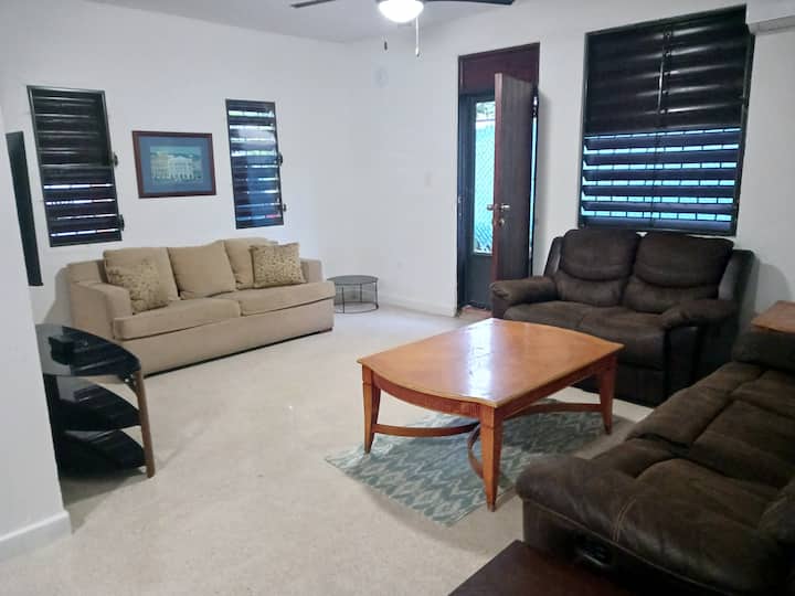 Quiet, Family Friendly Apt In Great Location - San Juan