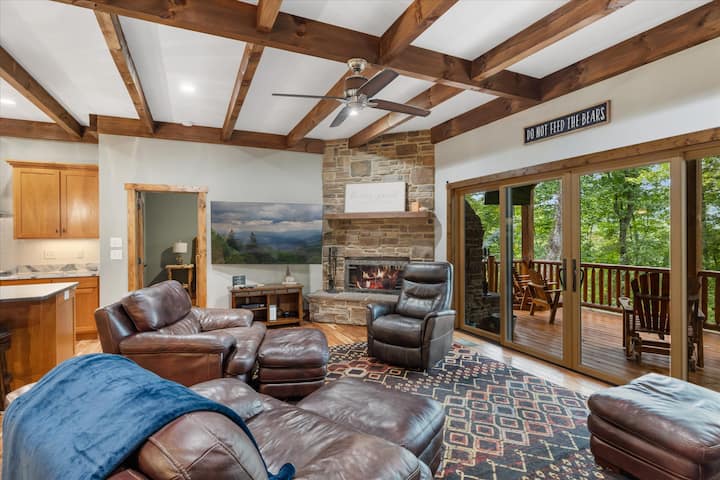 Summer Sale! 2 Master Suites | Hot Tub | Fireplace - Wears Valley, TN