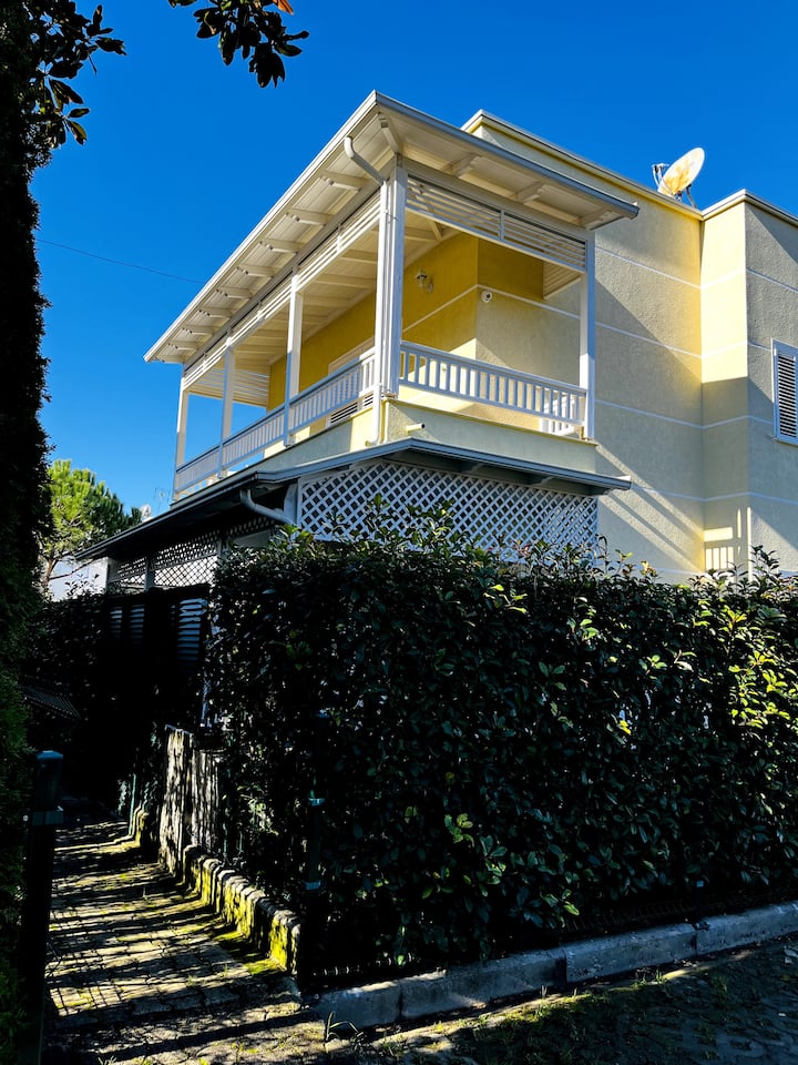 Cheerful 3-bedroom Beach Villa Within Green. - Albania