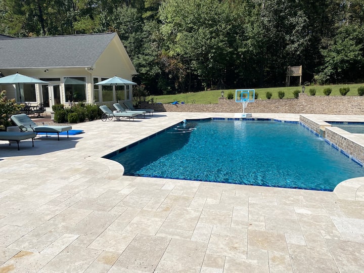 Southern 4-bedroom Home W Custom Pool - Lexington, SC