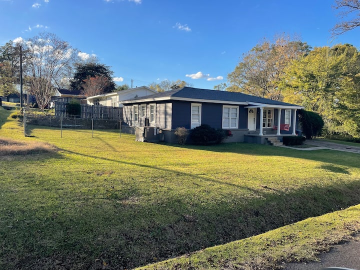 Cozy Two Bedroom Home With Large Covered Deck. - Starkville, MS